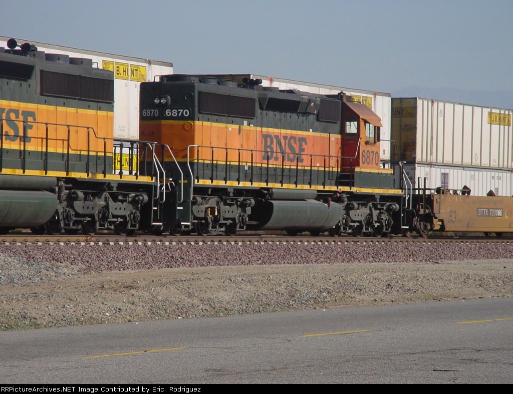 BNSF 6870